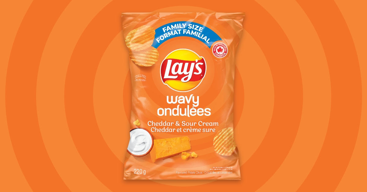 WAVY LAY'S Cheddar & Sour Cream Flavoured Potato Chips